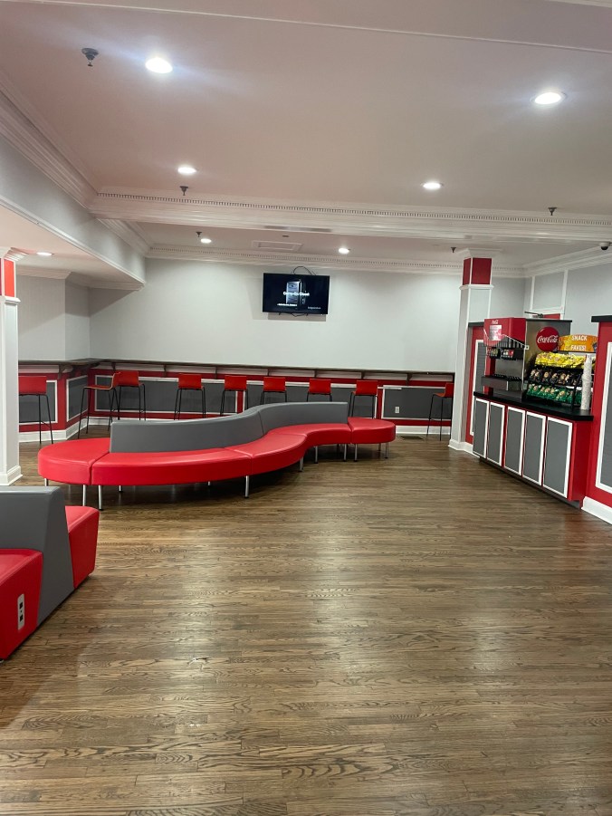 Review of the VIP Diamond Pass Lounge at Six Flags Over Georgia | BGT ...