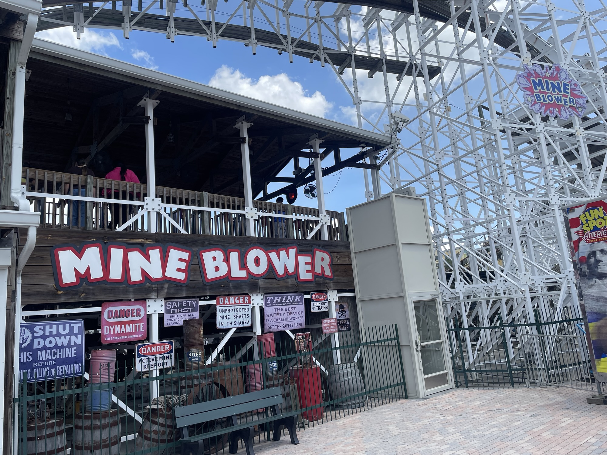 Mine Blower at Fun Spot America Kissimmee is a Fun Ride with Explosive ...