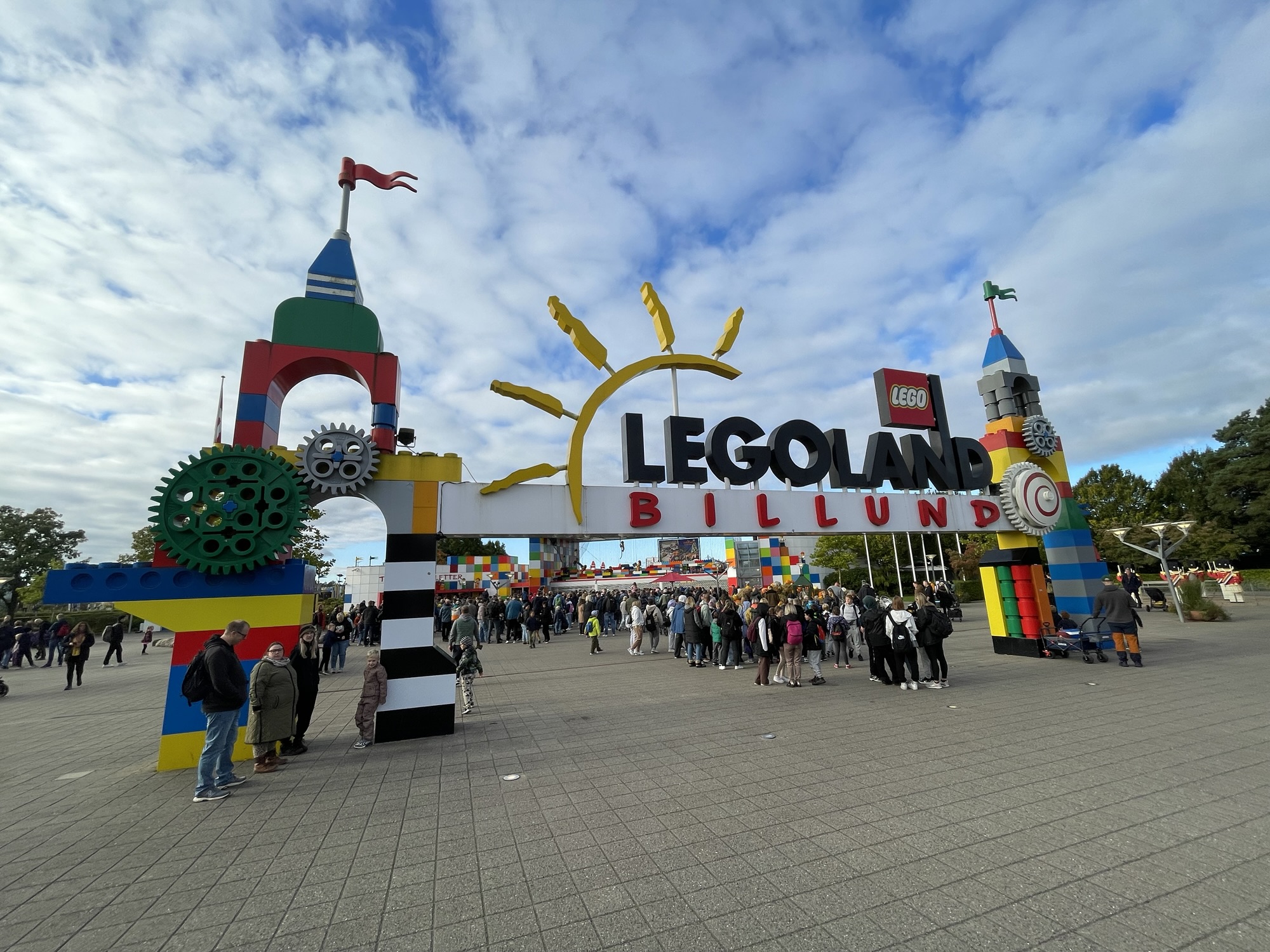 Minifigure Speedway Roller Coaster Coming to LEGOLAND Billund Resort ...